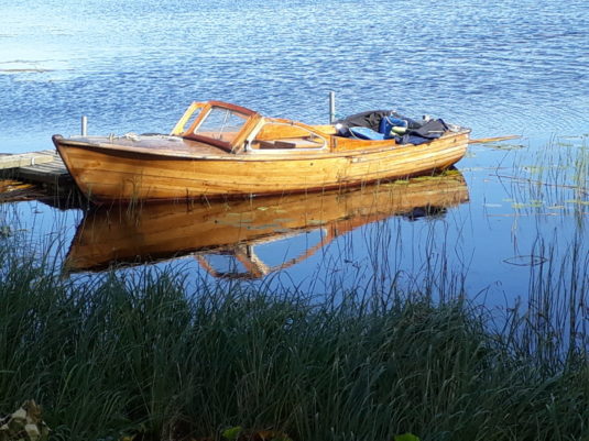 Träbåt 5 meter med inombordsmotor Albin O21 | LindeNytt.com