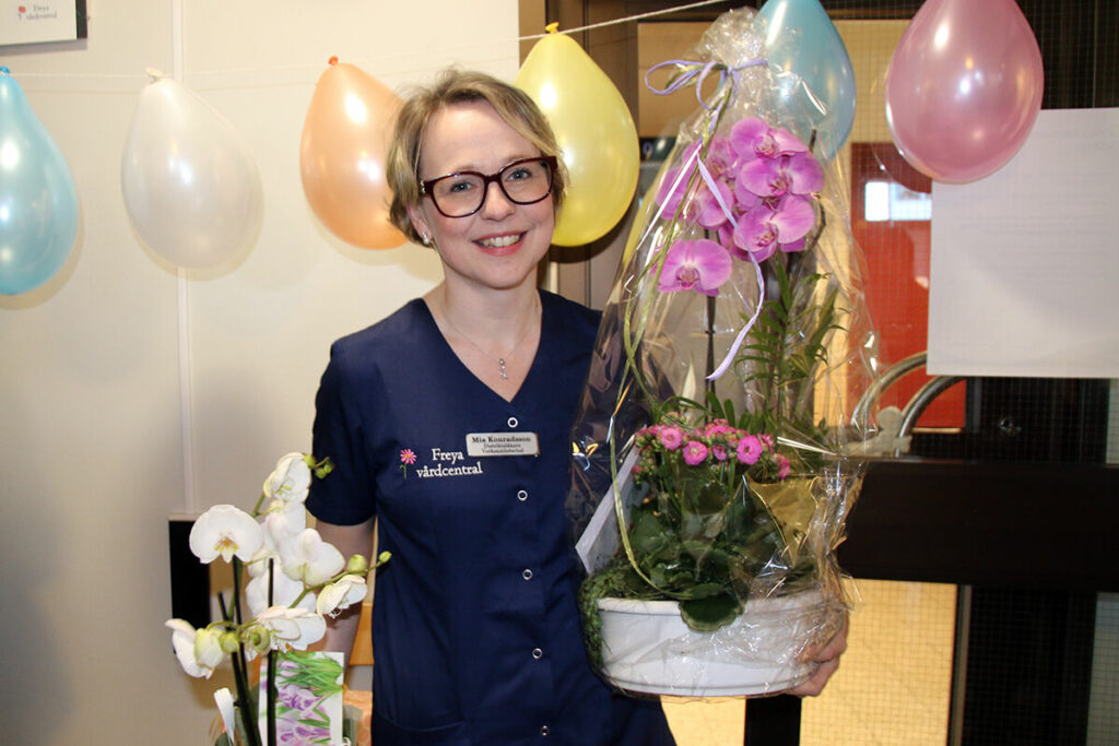 Här klipps band(ag)en för nystarten av Freya vårdcentral | LindeNytt.com